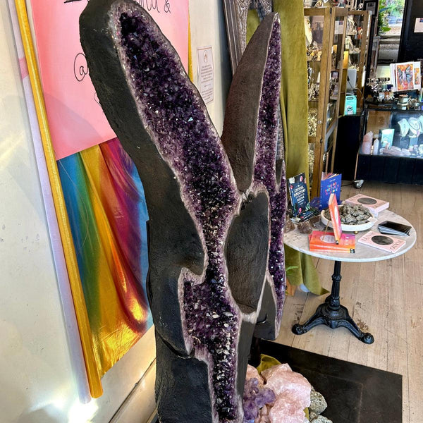 Amethyst Crystal Geode Angel Wings Statue On Stand – The Empress & Wolf